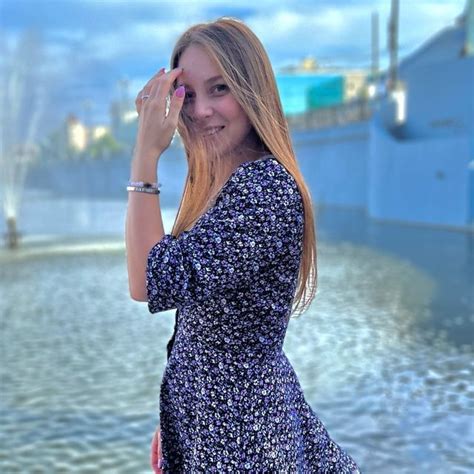 Shari Zr • Threads Say More