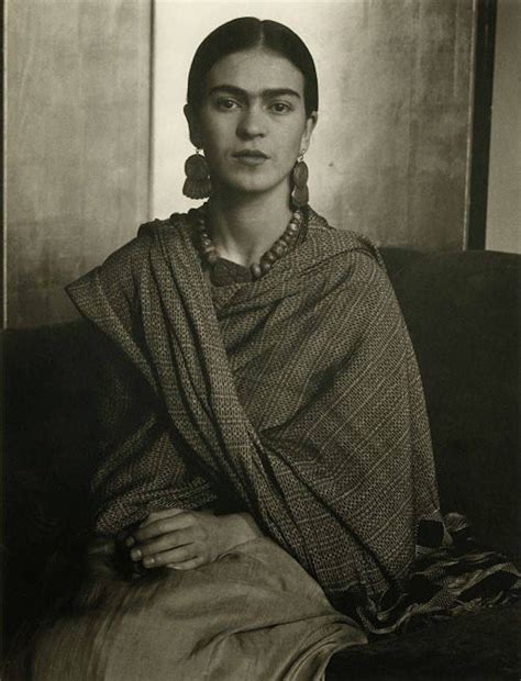 Frida Kahlo In 45 Vintage Photos Portrait Frida Kahlo Black And