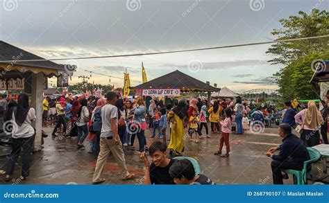 Crowd Of People In The Evening In Sambas Editorial Photography Image Of Multitude Applause