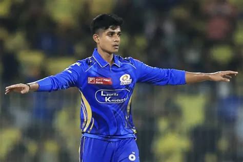 Ms Dhoni Vignesh Puthur మలప్పురం మణికట్టు మాంత్రికుడు విఘ్నేశ్ మరో కుల్‌దీప్‌ అవుతాడా