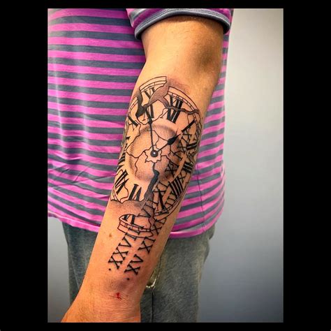 15 Striking Broken Clock Tattoo Ideas For Timeless Inspiration