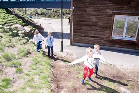 Glimt Frå Nasjonaldagen Ved Stranda Skule