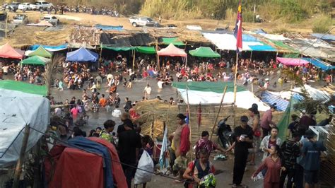 မြဝတီမြို့၌ မဟာသင်္ကြန်အတက်နေ့တွင် ပျော်ရွှင်စွာရေကစားသူများဖြင့်စည