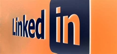 How To Add A LinkedIn Share Button On WordPress Free And Premium