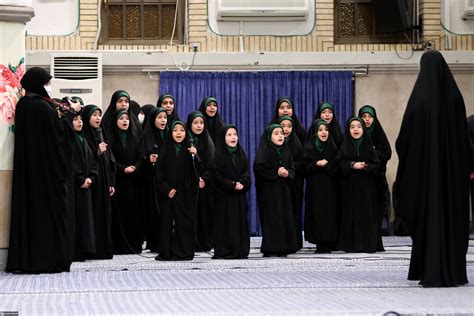 فیلم هم‌خوانی گروه سرود دختران در حضور رهبر انقلاب خبرگزاری حوزه