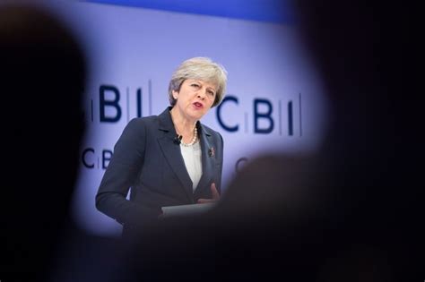 メイ英首相への退陣圧力高まる、保守党議員40人が署名に同意と英紙 Bloomberg