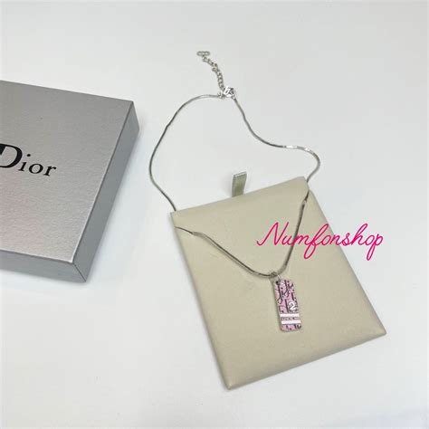 ขายแล้ว สร้อยคอเงิน จี้ห้อยลายdiorชมพู มือสองสภาพดี