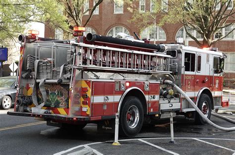 Dcfd Engine 2 District Of Columbia Fire And Ems Engine 2 Re Flickr