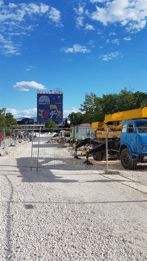 Dimitar Оправданието на ИИ че не позна кой ще е новият папа Признавам че халюцинацията ми