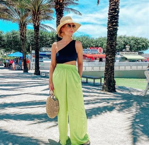30 Stylish Beach Outfits That Never Go Out Of Style Style Decent