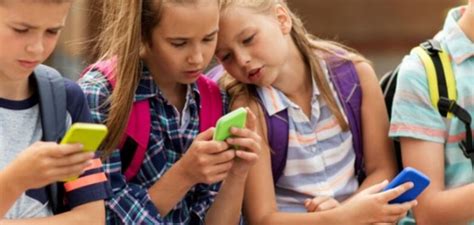 Чи можна знімати на телефон у школі Горбачов дав відповідь освіта Моя Школа Oboz Ua