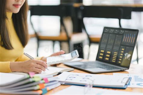 Advisor Financial Business Analytics Woman Analyzing Data Charts