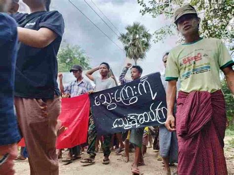 ပေါက်မြို့နယ်တွင် ဗကသ ကျောင်းသားများ ဦးဆောင်ကာ ဖက်ဆစ် စစ်တပ် တော်လှန်ရေး ချီတက် ဆန္ဒပြ Khit