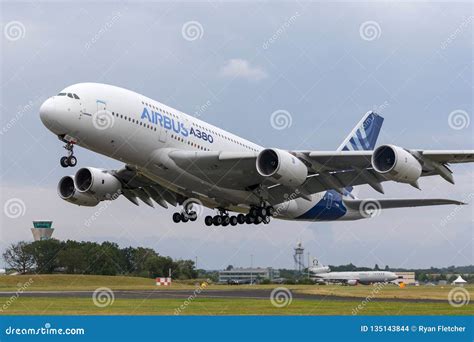 Aviones Comerciales Cuadrimotores Grandes F Wwow Del Avión De Pasajeros
