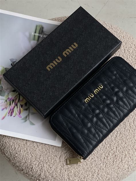 Кошелек женский Miu Miu черный стеганный большой Миу Миу Id 2565358820 цена 1107 ₴ купить