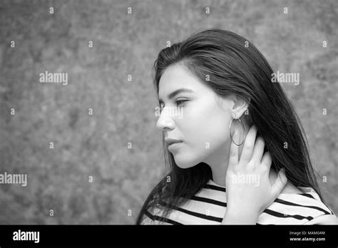 Jeune Fille Belle Banque Dimages Noir Et Blanc Page 2 Alamy