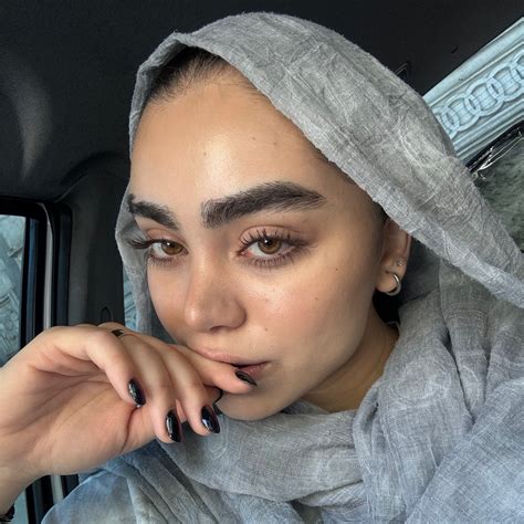 ‎محیا امیدبیگی‎ ‎دنیای آدما باهم فرق میکنه چـطور میتونی مقایسه کنی ؟ ‎ Instagram