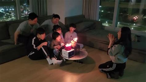 흔한 4형제 엄마 생일 축하드려요 Feat 이모 Youtube