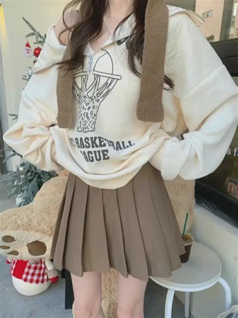 Ootd แมชลุคสีเอิร์ธโทนฉบับสาวเกาหลี 🍩 🥤 แกลเลอรีที่โพสต์โดย Fun꙳ʕㅇ̆̈ʔ 🍎🩹 Lemon8