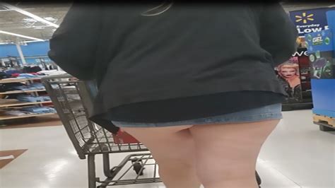 Mommavee Strolls Through Wally World Xhamster