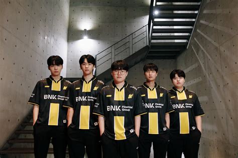 Bnk 피어엑스 농심 21로 잡고 첫 승 신고