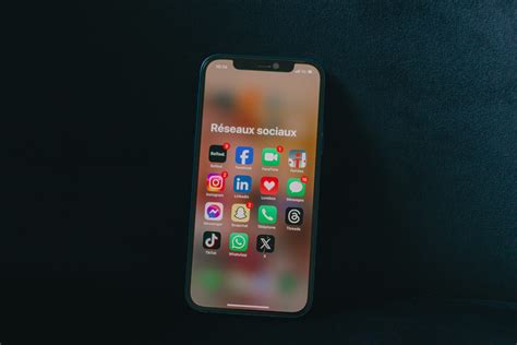 스마트폰에 소셜 미디어 앱 아이콘이 표시됩니다 사진 Unsplash의 무료 소셜 미디어 이미지