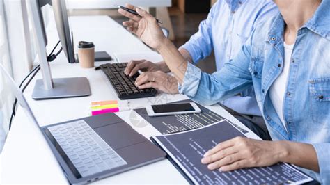 办公室软件开发司台式编程序员从事台式程序编代码技术或网站设计高清图片下载 正版图片302587829 摄图网