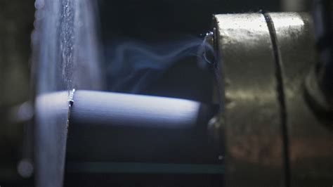 파이프 생산 라인 제조입니다 플라스틱 물 파이프 공장 제조입니다 물과 공기 압력의 사용과 기계 도구에 플라스틱 튜브를 만드는 과정 강철에 대한 스톡 사진 및 기타 이미지