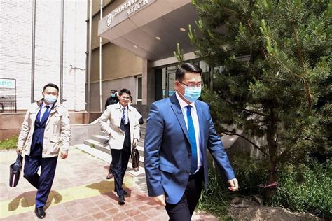 Л Наранбаатар Шүүх хурлыг иргэдийн төлөөлөл ирээгүй гэх инээдэмтэй