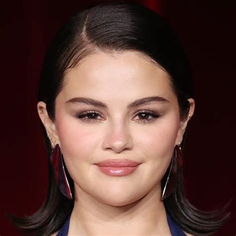 Has Margot Robbie Had A Nose Job And Buccal Fat Removal Doctors Weigh