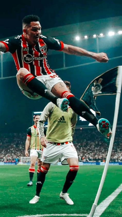 Luciano Comemorando Na Bandeira Do Corinthians Copa Do Brasil São