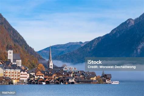 고전적인 엽서 관점 잘츠캄머구트 오스트리아에서 화창한 날에 할슈타트 산악 마을 0명에 대한 스톡 사진 및 기타 이미지 0명 Unesco 조직된 단체 가을 Istock