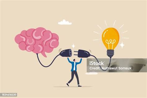 창의성 아이디어 브레인스토밍 지혜 또는 상상력을 성공에 연결하고 새로운 아이디어 또는 혁신 지능 또는 솔루션 개념을 연결하고 사업가는 전구 아이디어가 있는 플러그를 인간의