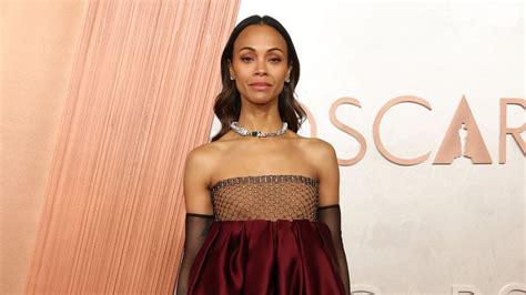 Zoe Saldana Strahlt Verführerisch Und Weise Auf Vogue Cover
