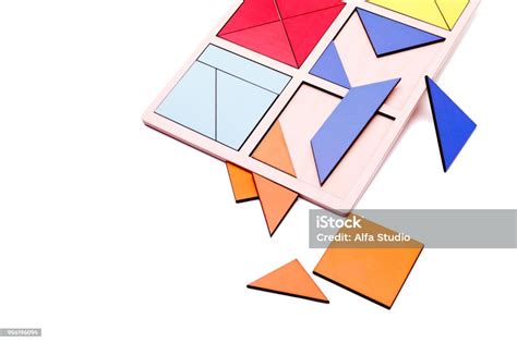 교육 다채로운 기하학적 수치입니다 흰색 배경에 고립 된 어린이 개념에 대 한 생태 나무 장난감 0명에 대한 스톡 사진 및 기타 이미지 Istock