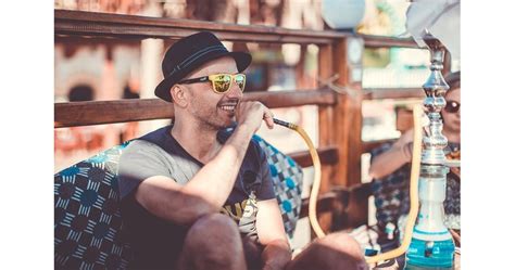 Бармани и камериерки няма но наргилисти по морето бол