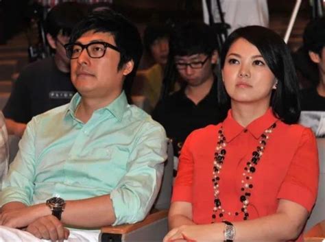 李湘疑似复婚！定居英国与前夫住一屋檐下，举止亲密同送女儿上学李湘王岳伦王诗龄新浪新闻