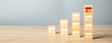 큐브 나무 프랜차이즈 사업 사업가 손 프랜차이즈 마케팅 상점 아이콘나무 블로그를 선택합니다 프랜차이즈 비즈니스 컨셉 선거권에 대한 스톡 사진 및 기타 이미지 Istock