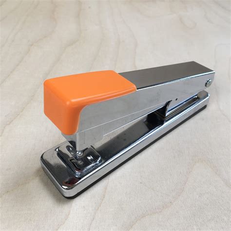Agrafeuse Vintage Orange Corinne Vend Des Trucs