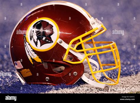 Logo Casco Redskins Png Washington Commanders Logo And Helmet History
