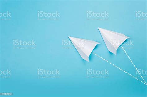 여행 비행기 개념입니다 복사 공간을 위한 공간이 있는 파란색 배경에 그룹 비행기가 있는 여행 컨셉의 모형 디자인 개념에 대한 스톡 사진 및 기타 이미지 Istock