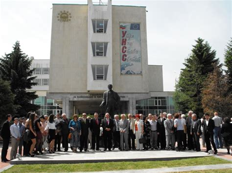 УНСС Ректорът проф Статев УНСС е достоен следовник на своите първостроители