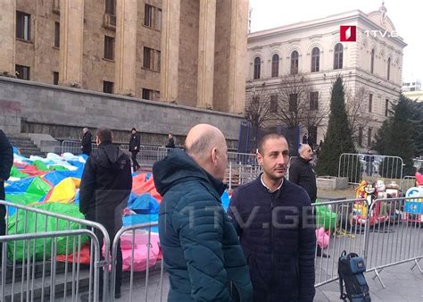 პარლამენტთან აქციის მონაწილეები იკრიბებიან 1tv