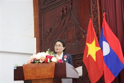 ພັກ ລັດຖະບານ ສສ ຫວຽດນາມ ປະດັບຫຼຽນໄຊ ແລະຫຼຽນກາ ໃຫ້ແກ່ການນໍາ ພະນັກງານ