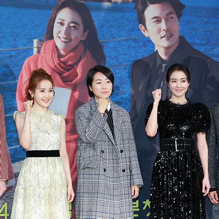 포토 용왕님 보우하사 화이팅 외치는 최은경PD와 배우들