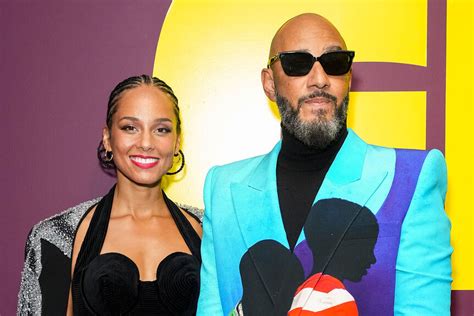 Alicia Keys Wears Socks With Swizz Beatss Face For Valentines