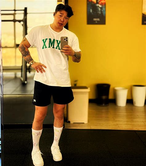 Magnai Булчин мулчин ч яахав өдөрт нэг цаг зүгээр алхаад байвал царайлаг болно шүү Гурил