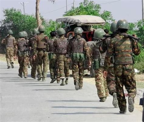 စစ်ကြောင်းတစ်ခုလုံးနီးပါး ထိခိုက်သေဆုံးမှုများပြီးဖရိုဖရဲတပ်ဆုတ်ပ