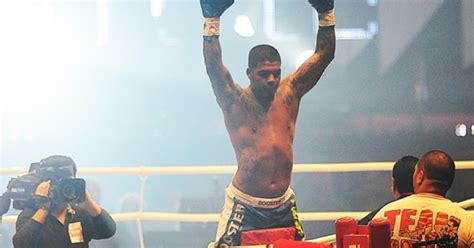 승자 타이론 스폰 스포트라이트를 한몸에 받으며 포토