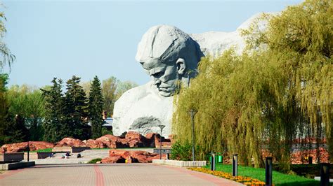 Най впечатляващите съветски военни паметници извън Русия Russia Beyond България